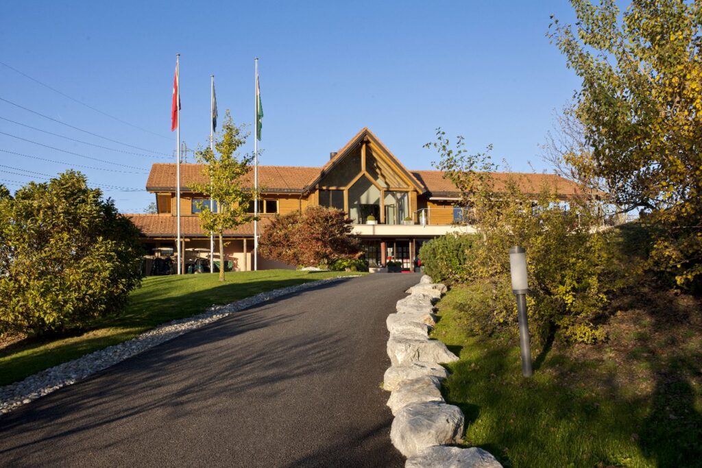 Golf Lavaux | Golf in Switzerland | Golf amidst vineyards and mountains